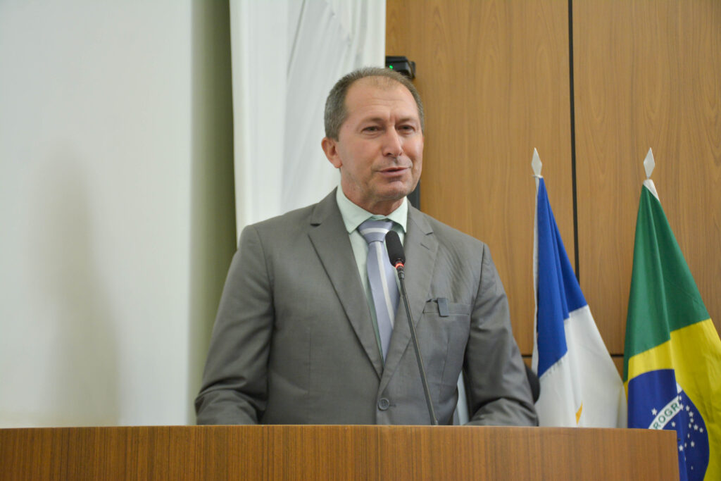 Pastor Manoel Bomfin apresenta requerimentos que beneficiam diferentes ...